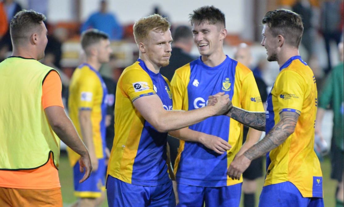 Bay go second after late win - Colwyn Bay FC / CPD Bae Colwyn