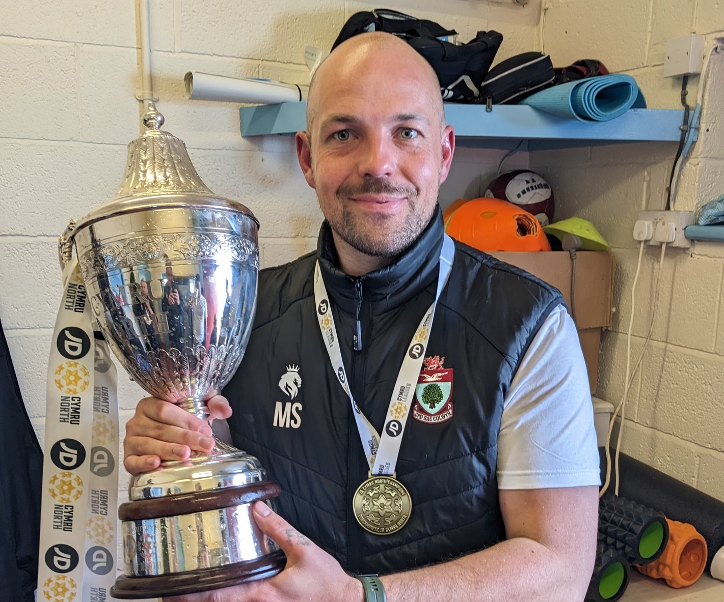 Matt Sampson leaves with a 'heavy heart' - Colwyn Bay FC / CPD Bae Colwyn