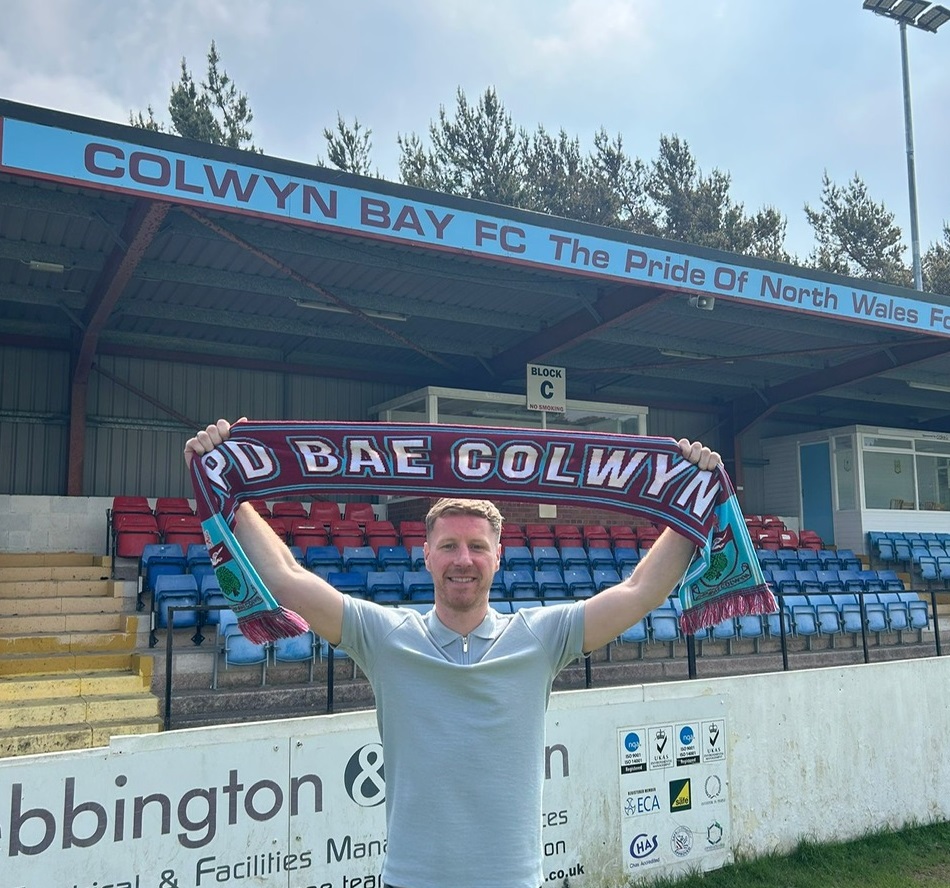 JAY OWEN SIGNS FOR THE SEAGULLS - Colwyn Bay FC / CPD Bae Colwyn