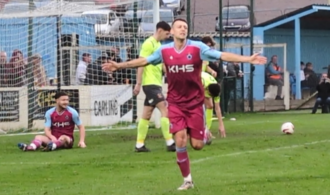 Linny hat-trick as Seagulls score six - Colwyn Bay FC / CPD Bae Colwyn