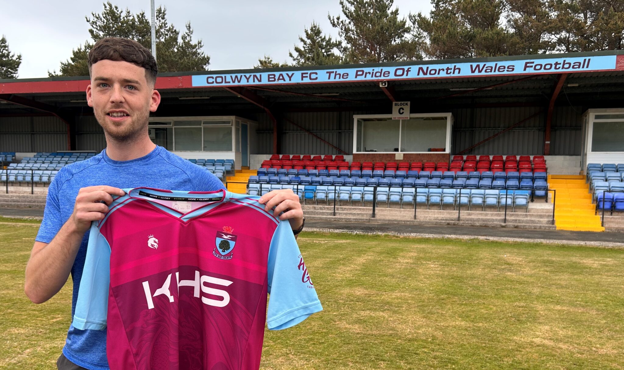 Bay sign George Hughes - Colwyn Bay FC / CPD Bae Colwyn