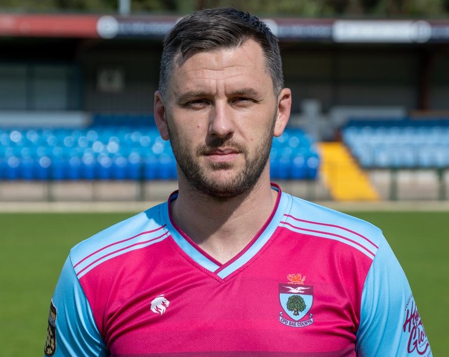 Aaron Williams signs for the Bay - Colwyn Bay FC / CPD Bae Colwyn